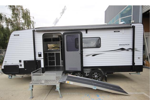 Lux-Family-Hoist-Ramp 20 | Evolution Caravans